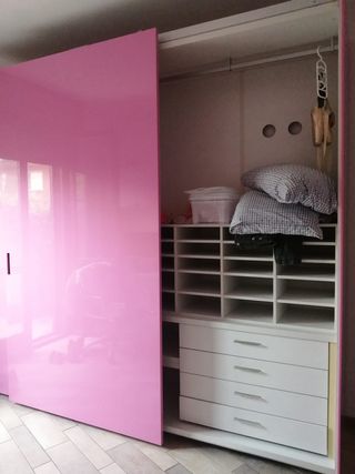 ARMADIO 2 ANTE SCORREVOLI POLIFORM LACCATO ROSA