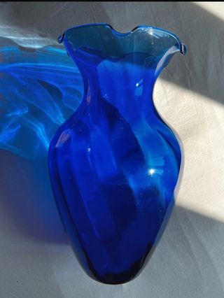 Vaso in vetro blu elettrico 