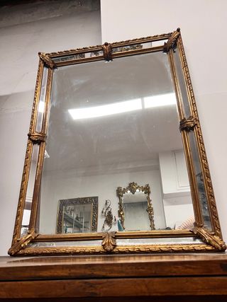 Specchiera Liberty con cornice in legno dorata