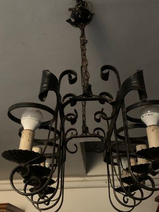 Lampadario nero in ferro battuto a 8 luci 