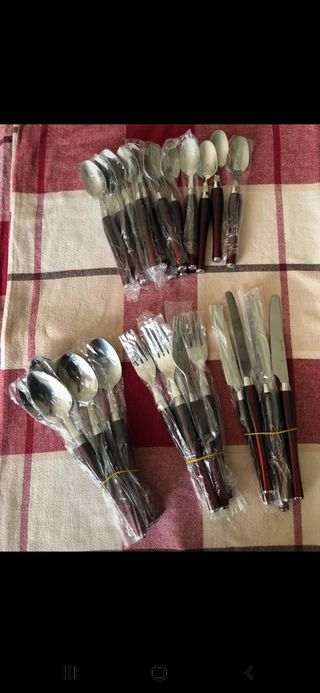 set 18 posate più 12 cucchiaini