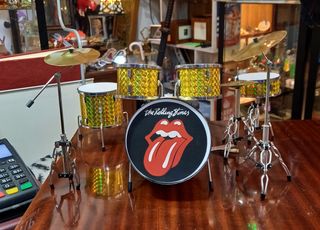 batteria in miniatura dei Rolling Stones