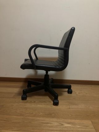 SEDIA IN PELLE COMODISSIMA!