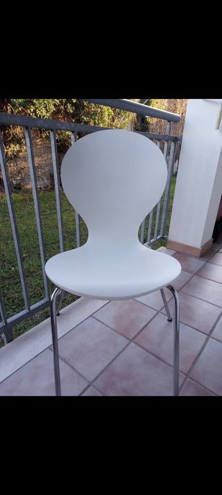 sedie bianche