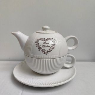 Trani teiera con tazza e cuore