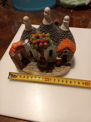 Trulli: scultura ricordo in ceramica