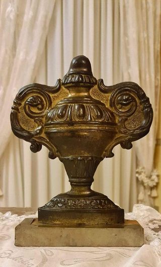 Antico vaso da altare portapalme