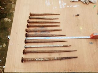 Chiodi antichi lunghezza da 22 a 35 cm  € 2cad 10 