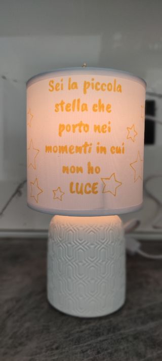 paralume con frase di ULTIMO