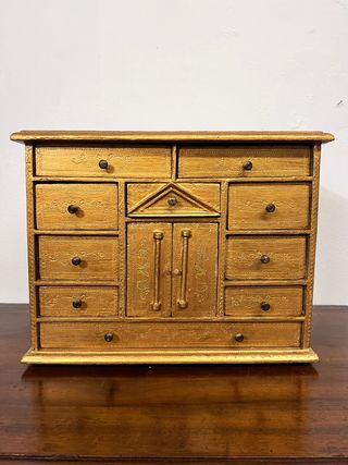 Cassettiera in legno cinese dorato 1940