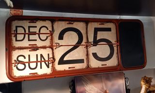 calendario perpetuo in stile ottocentesco