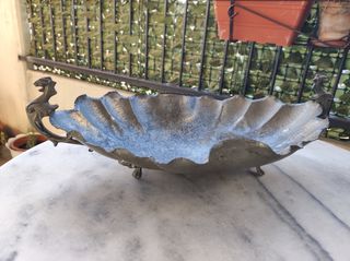 antico centrotavola con draghi o gargoyle 