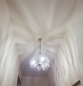 Lampadario di vetro dorato