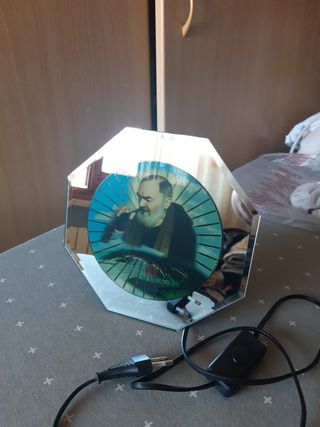 lampada da tavolo con effige Padre Pio