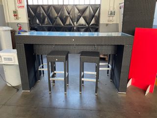 Mobile da giardino e tavolo alto 