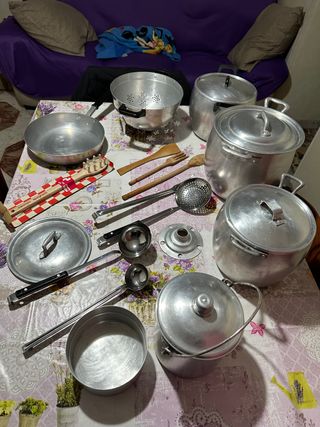 Set pentole vintage con mestoli mai usate