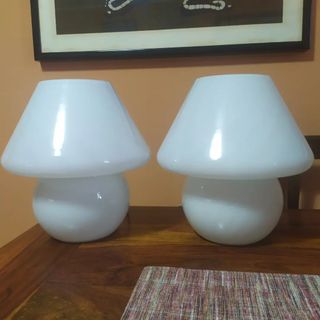 Coppia di lampade a fungo in vetro opalino anni 70