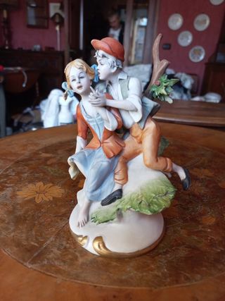 Statuetta di ragazzi