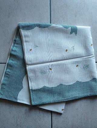 Tovaglia color panna in 100% cotone con margherite