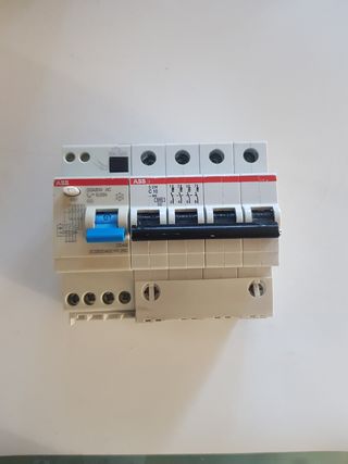 ABB Magnetotermico differenziale trifase 

