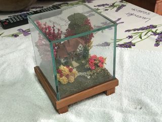 COMPOSIZIONE FLOREALE ARTISTICA IN TECA DI VETRO