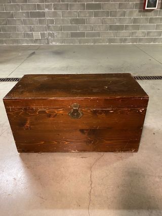 Cassapanca in legno noce tenuto bene 