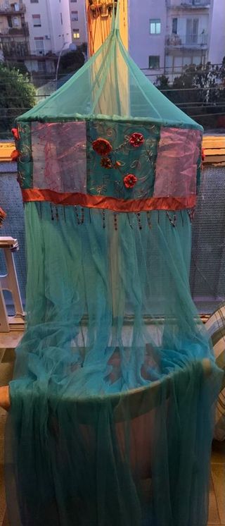 Tenda a Cerchio in Tulle Turchese con fiori decora