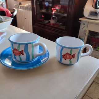 tazze azzurre con pesci 