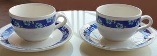 Tazze con piatto porta biscotti