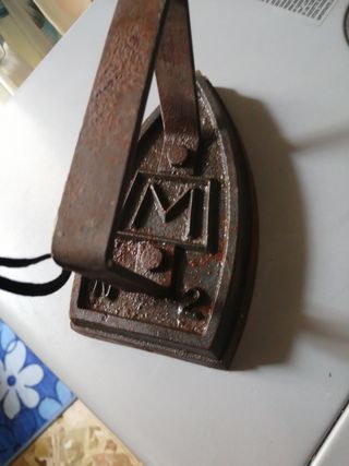 Ferro da stiro antico 