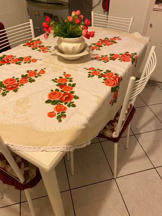 Copri tavolo con fiori 