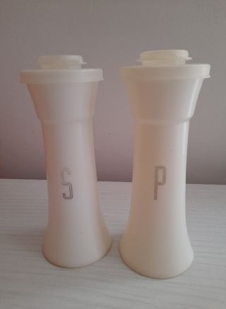 Sale e pepe Tupperware