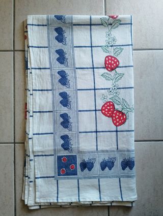 Tovaglia in 100% cotone bianca fantasia a fragole