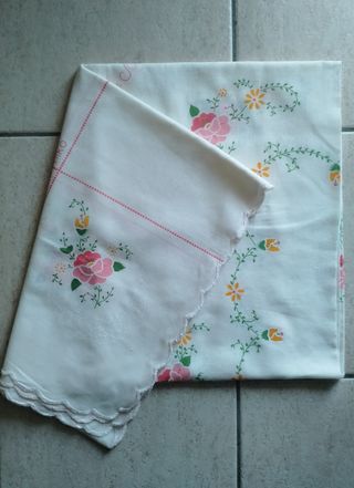 Tovaglia in 100% cotone bianca con fantasia