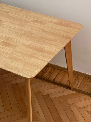 Tavolo di legno rettangolare