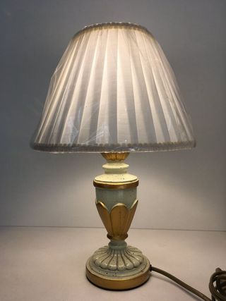 Lampada in resina con paralume