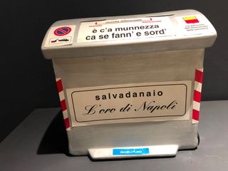 Napolimania - Salvadanaio in ceramica.