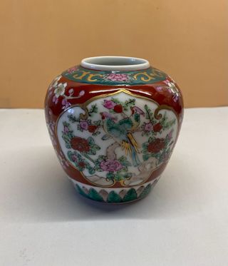 Vaso di porcellana vintage 