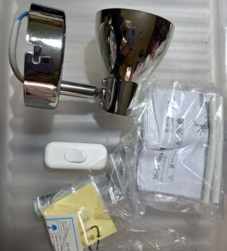 1 faretto da parete nuovo ancora inscatolato 