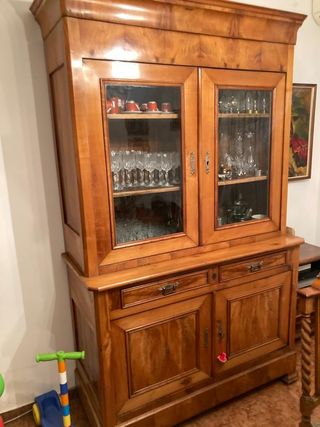 credenza con vetrina