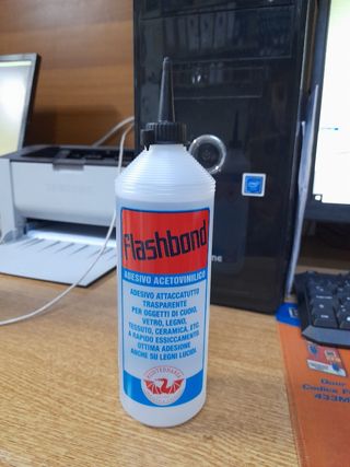 VENDO COLLA PER TESSUTO E NON SOLO