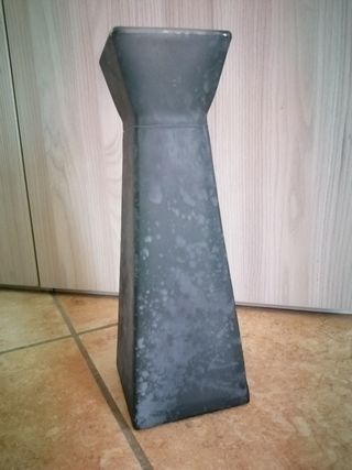 Vaso a piramide grigio 