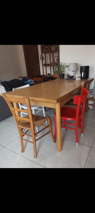 Tavolo fisso in legno massello con cassetto