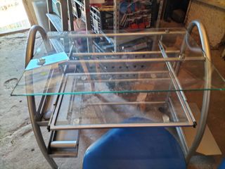 scrivania con sedia in cristallo