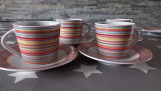 4 tazze caffè con piattini