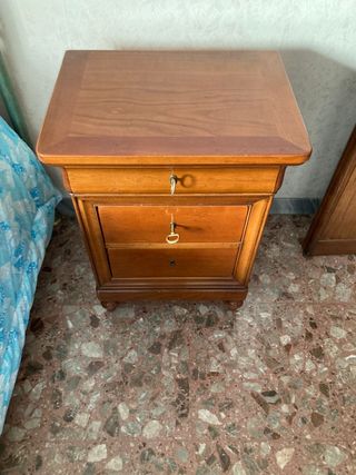 coppia comodini in noce