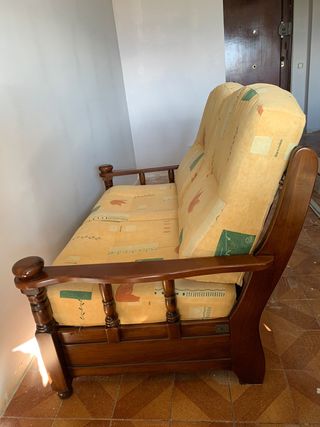 Vendo 1 divano letto 2 posti e 3 poltrone