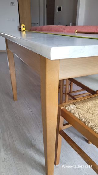 Tavolo effetto marmo allungabile