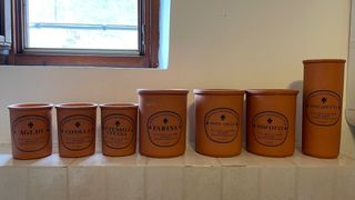 Barattoli in terra cotta da cucina