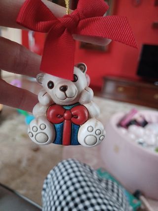 Orsetto con pacchetto regalo Thun